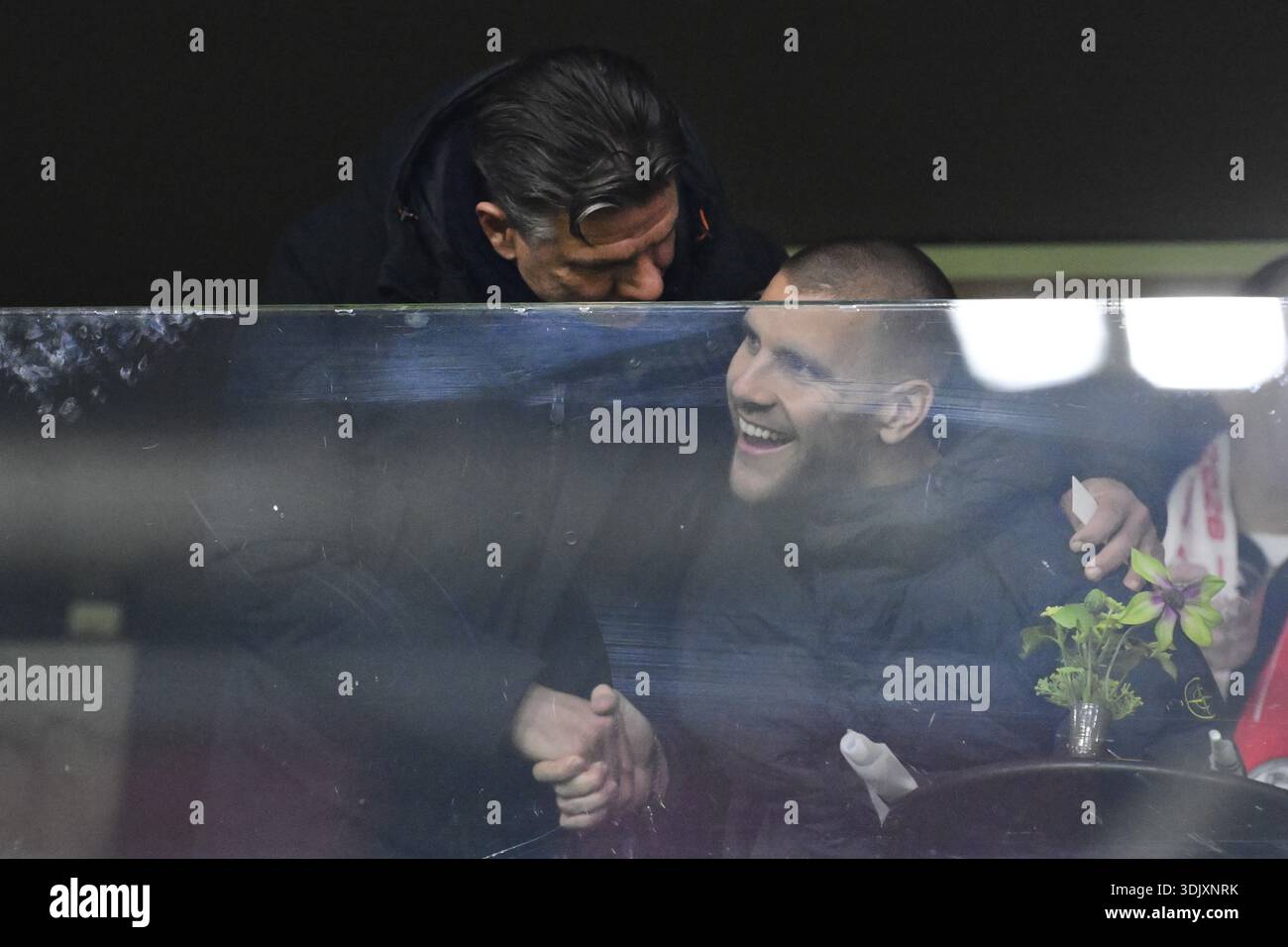 AMSTERDAM - Patrick Lodewijks and new Ajax goalkeeper Maarten Paes ...