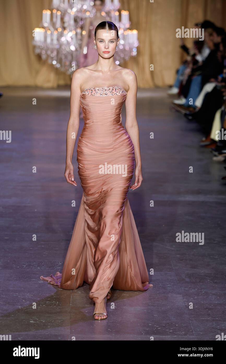 Paris, Frankreich. 28th Jan, 2026. ZUHAIR MURAD Haute Couture Spring ...