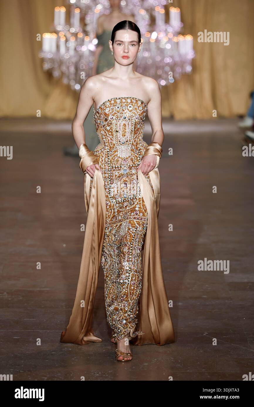 Paris, Frankreich. 28th Jan, 2026. ZUHAIR MURAD Haute Couture Spring ...