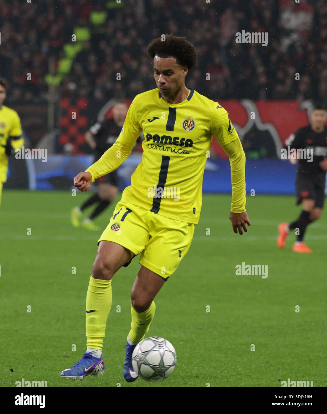 Buchanan Tajon (VIL), UEFA Champions League, Matchday 8, Bayer 04 ...