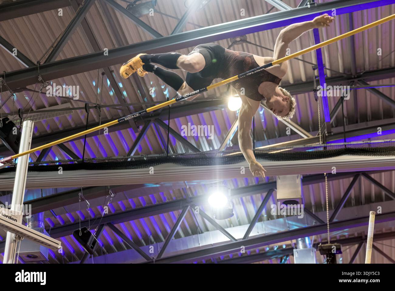 28 January 2026, Brandenburg, Cottbus: Pole vaulter Menno Vloon ...