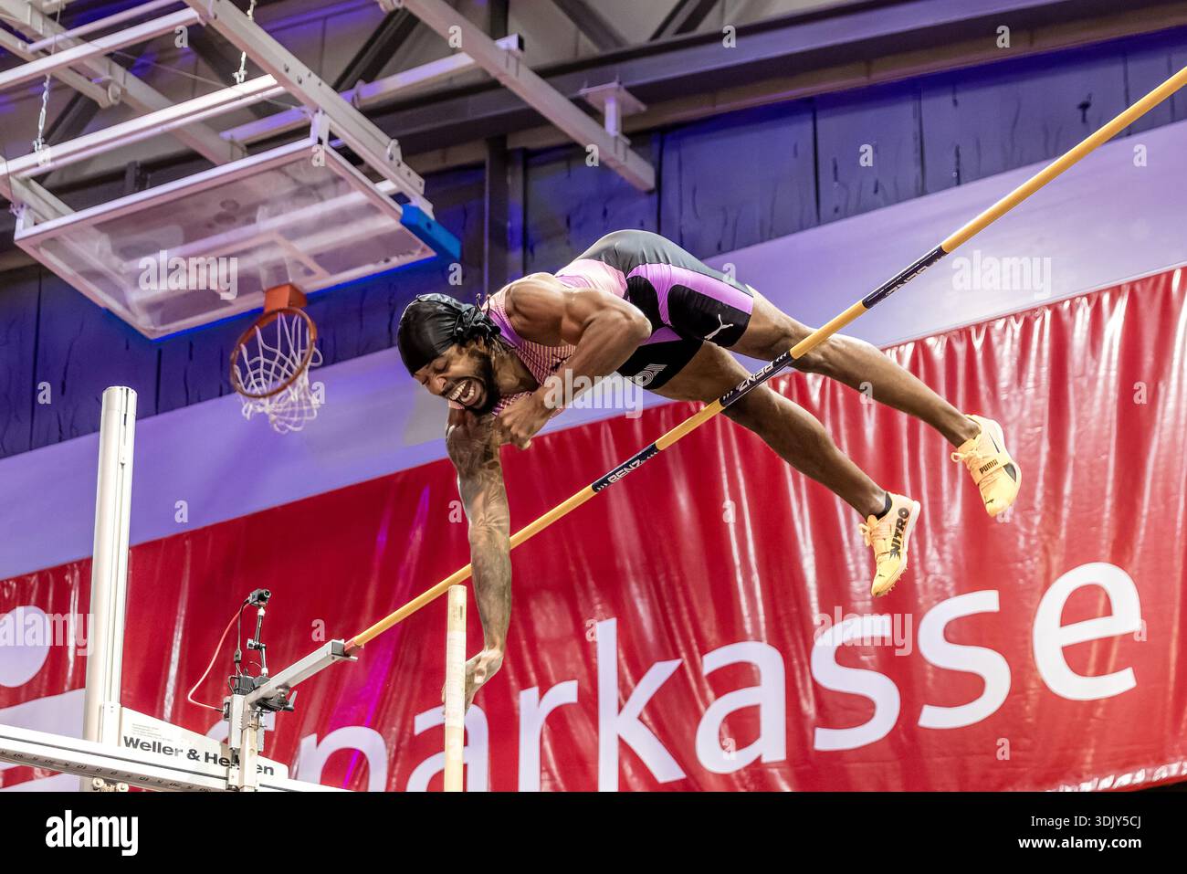 28 January 2026, Brandenburg, Cottbus: Pole vaulter Bo Kanda Lita ...