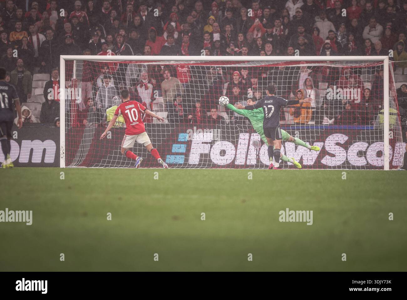 Goalkeeper Thibaut Courtois Nº1 makes a save during the match between ...