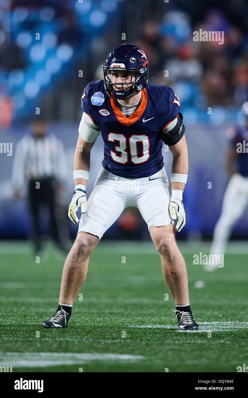 Virginia safety Ethan Minter (30) lines up on defense against Duke ...