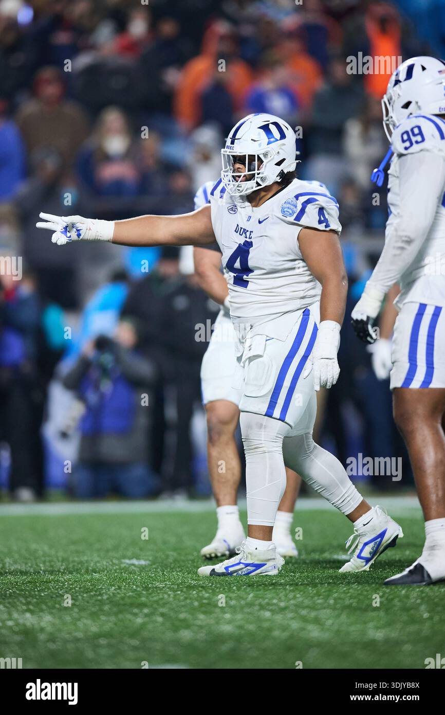 Duke defensive tackle Josiah Green (4) lines up on defense against ...