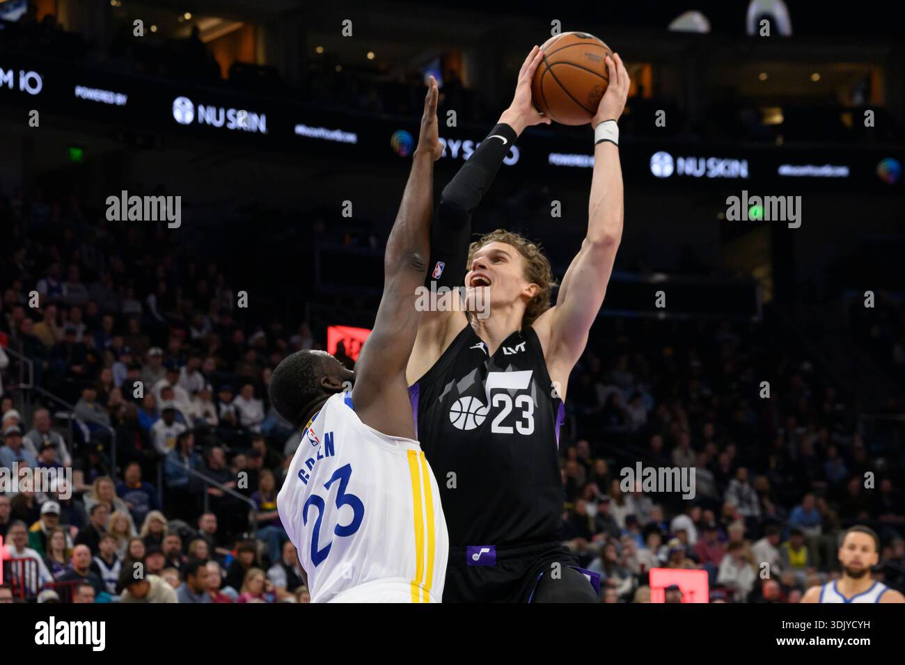Utah Jazz forward Lauri Markkanen (23) shoots over Golden State ...