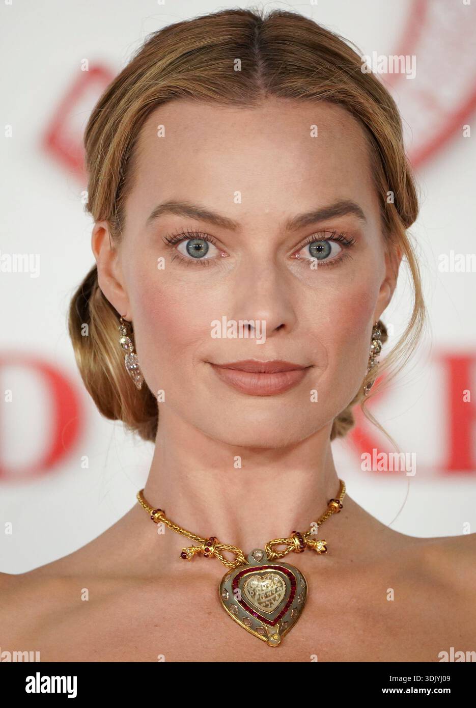 Margot Robbie arrives at the premiere of "Wuthering Heights" on ...
