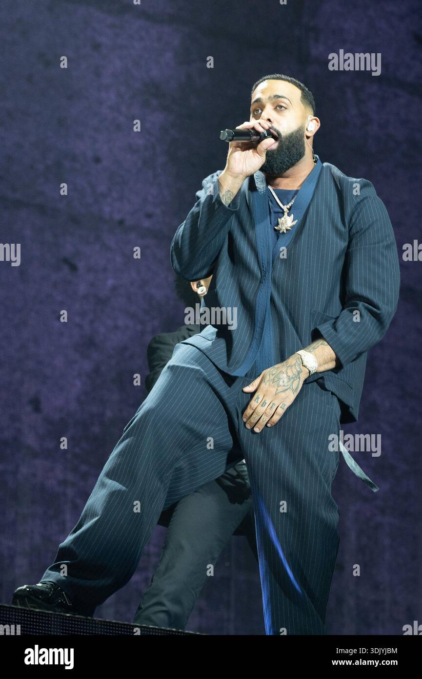 Recording artist Eladio Carrion performs during his Don KBRN World Tour ...