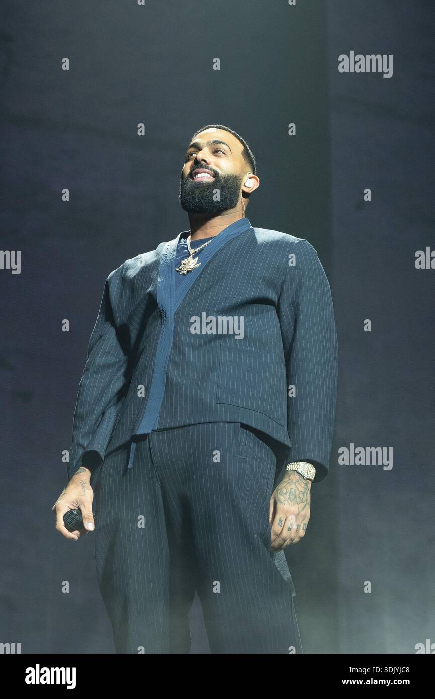 Recording artist Eladio Carrion performs during his Don KBRN World Tour ...