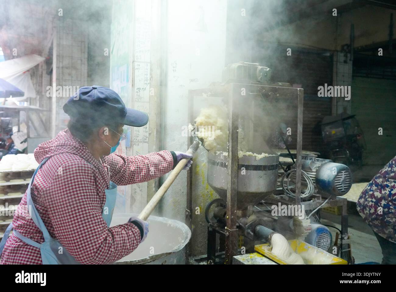 Workers make and sell glutinous rice cakes known as ciba in Quanzhou ...
