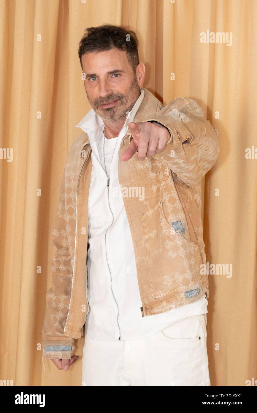 Paris, France. 28th Jan, 2026. Richard Orlinski attends the Zuhair ...
