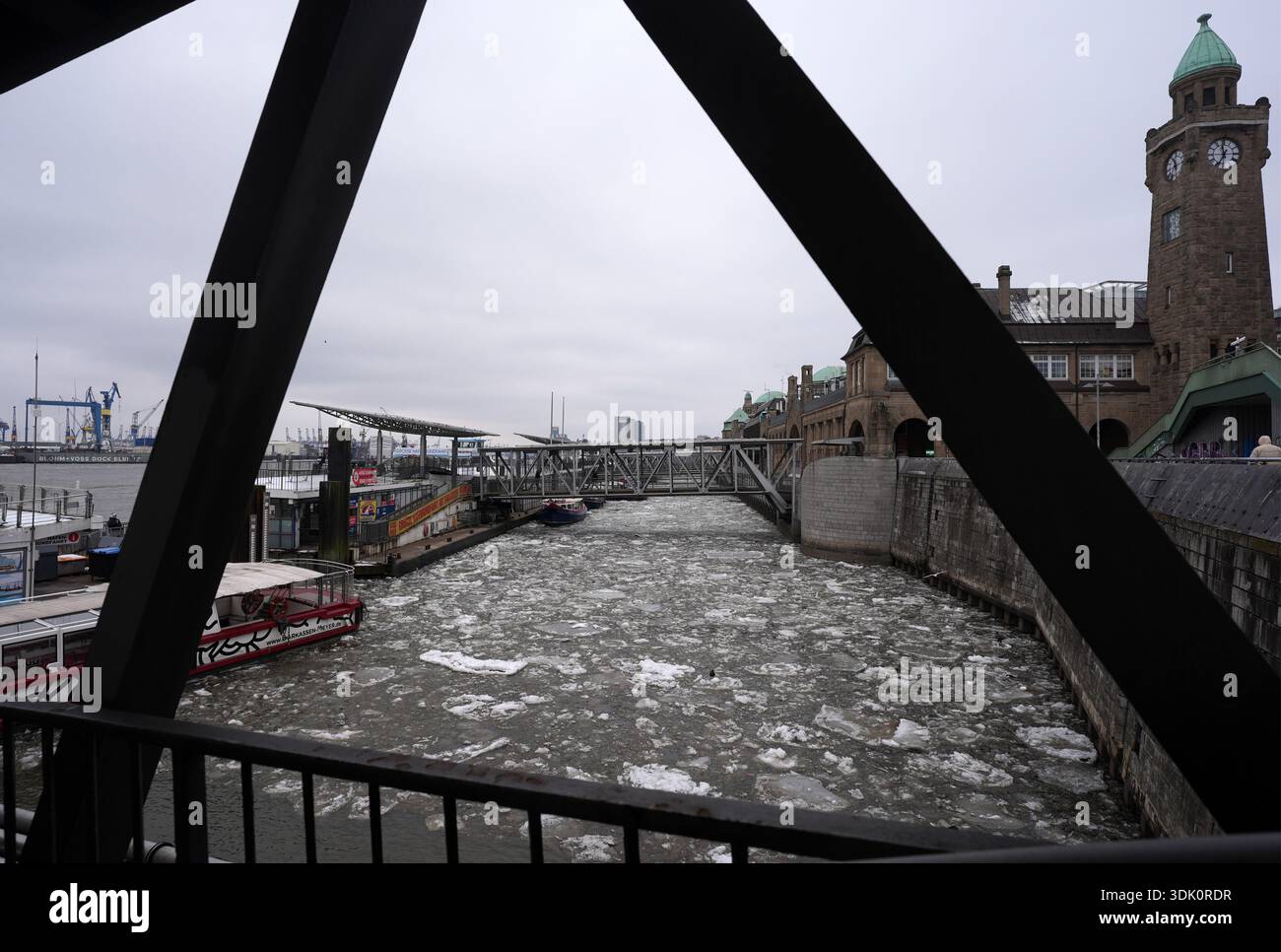 29 January 2026, Hamburg: Thick ice floes float on the water at the ...
