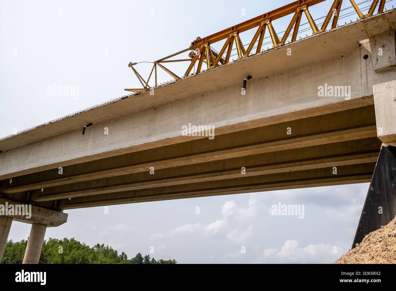 Prestressed precast concrete bridge span hi-res stock photography and ...