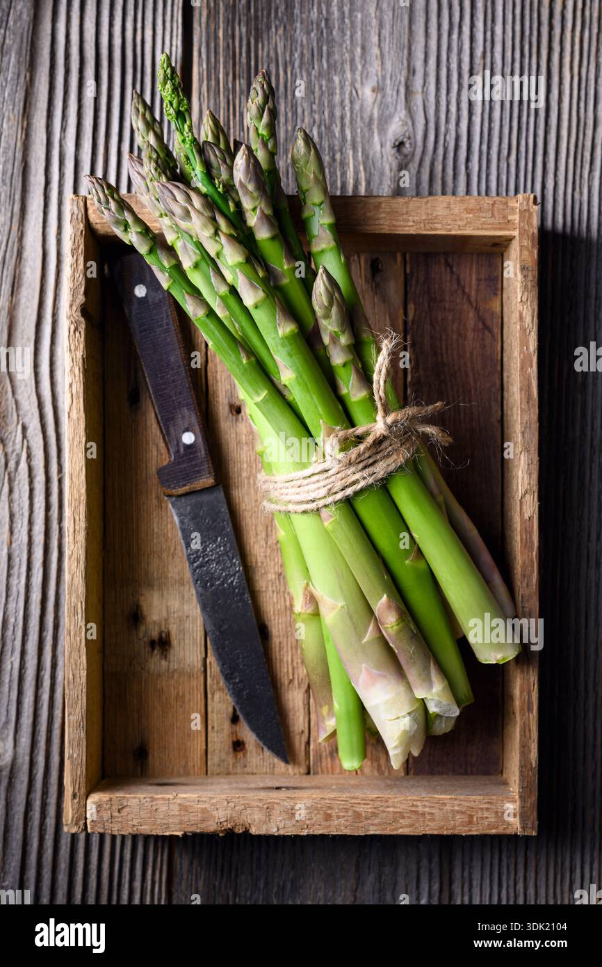 Green asparagus bundle placed hi-res stock photography and images - Alamy