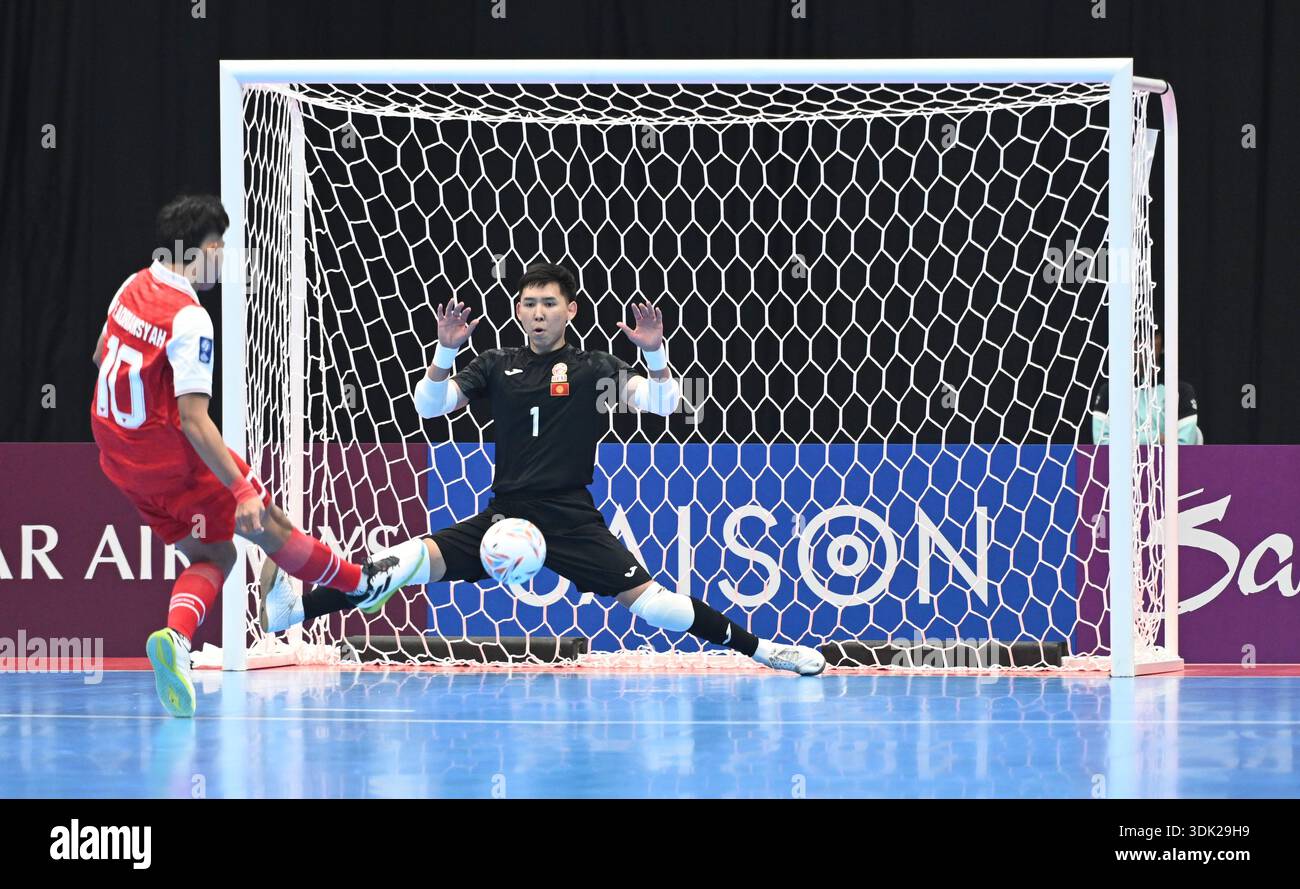 (260129) -- JAKARTA, Jan. 29, 2026 (Xinhua) -- Firman Adriansyah (L) of ...