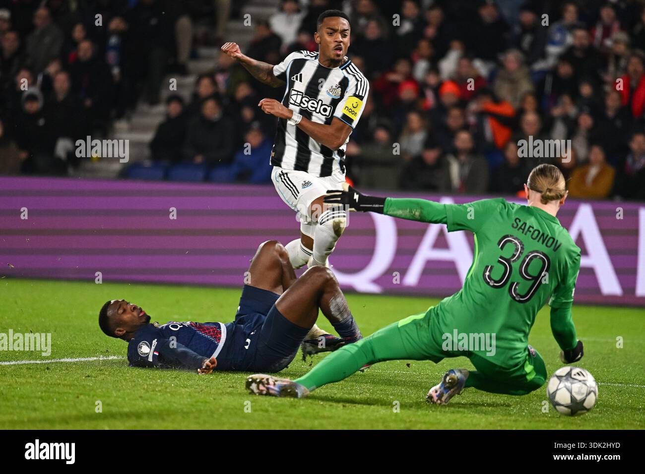 PSG and Newcastle draw in Champions League match at Parc des Princes on ...