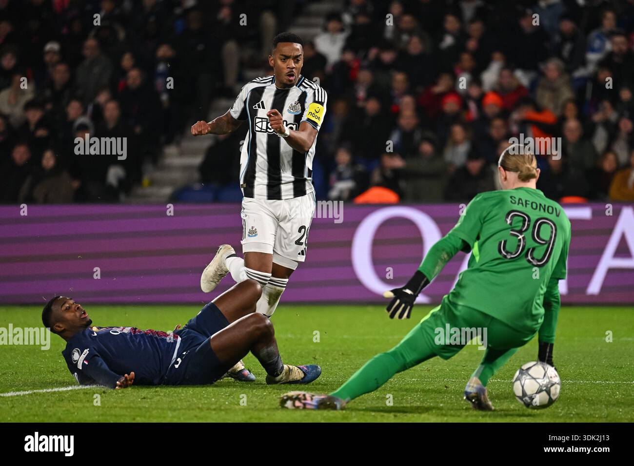 PSG and Newcastle draw in Champions League match at Parc des Princes on ...