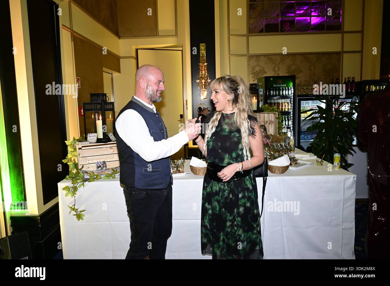Björn Schwarz und Annemarie Eilfeld bei der 8. Dschungelparty zum Start ...