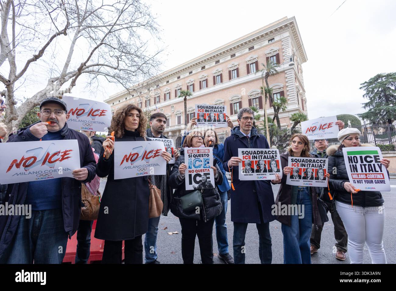 +Europa organized a demonstration in Rome in front of the US Embassy to ...
