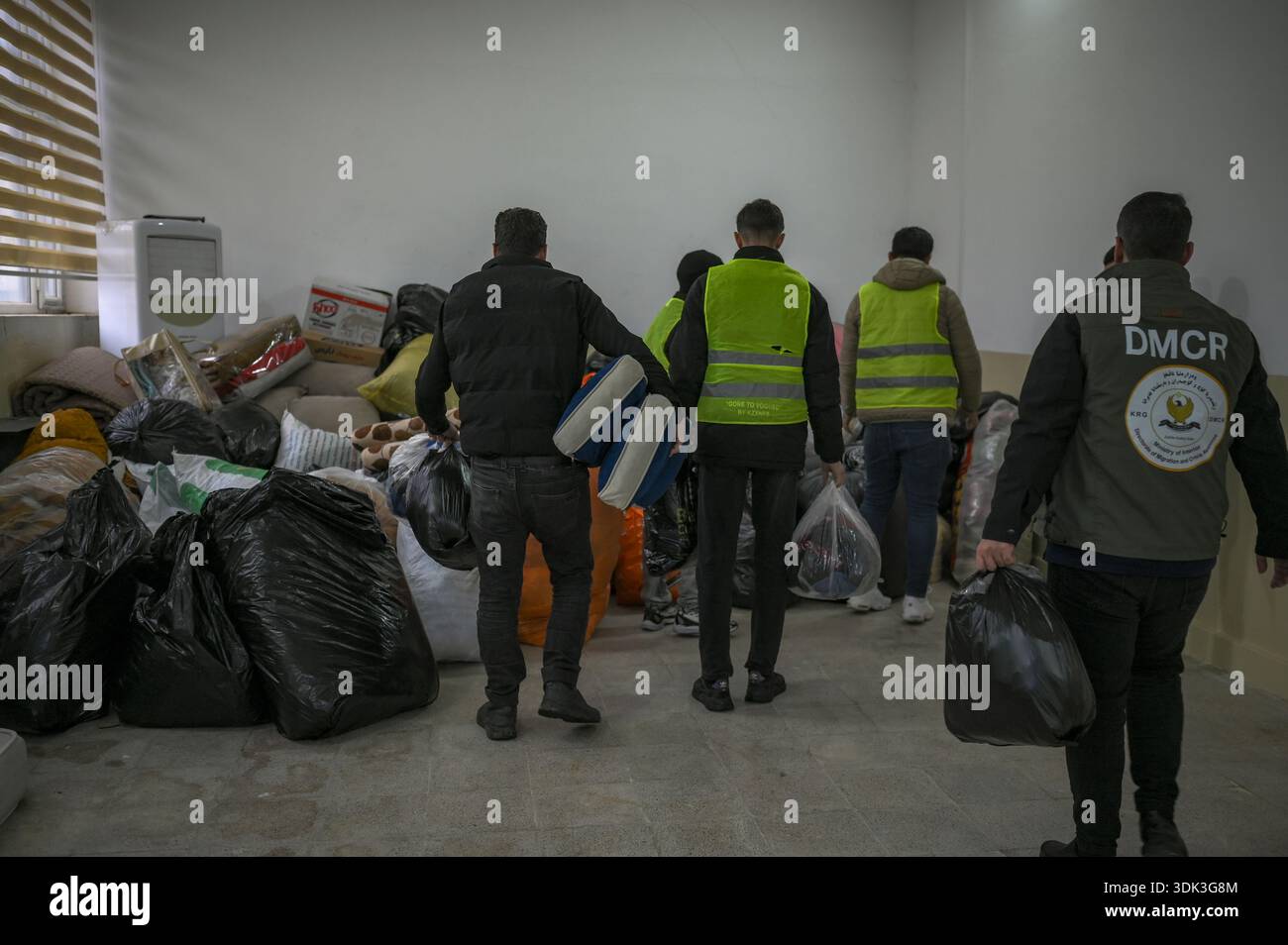 Men carry aid as residents launch a humanitarian solidarity campaign to ...