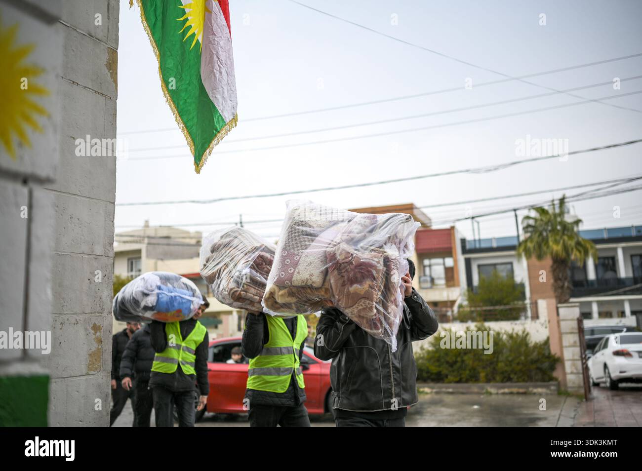 Men carry aid as residents launch a humanitarian solidarity campaign to ...