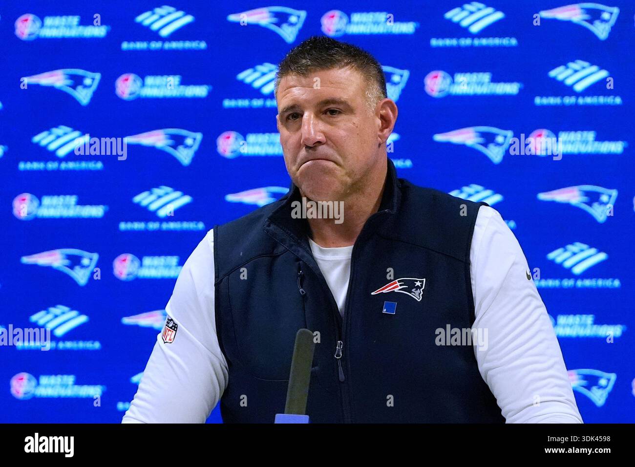 New England Patriots head coach Mike Vrabel during an NFL football ...