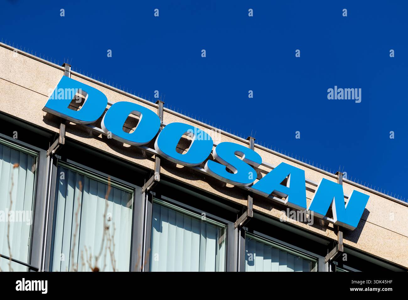 Doosan robotics hi-res stock photography and images - Alamy