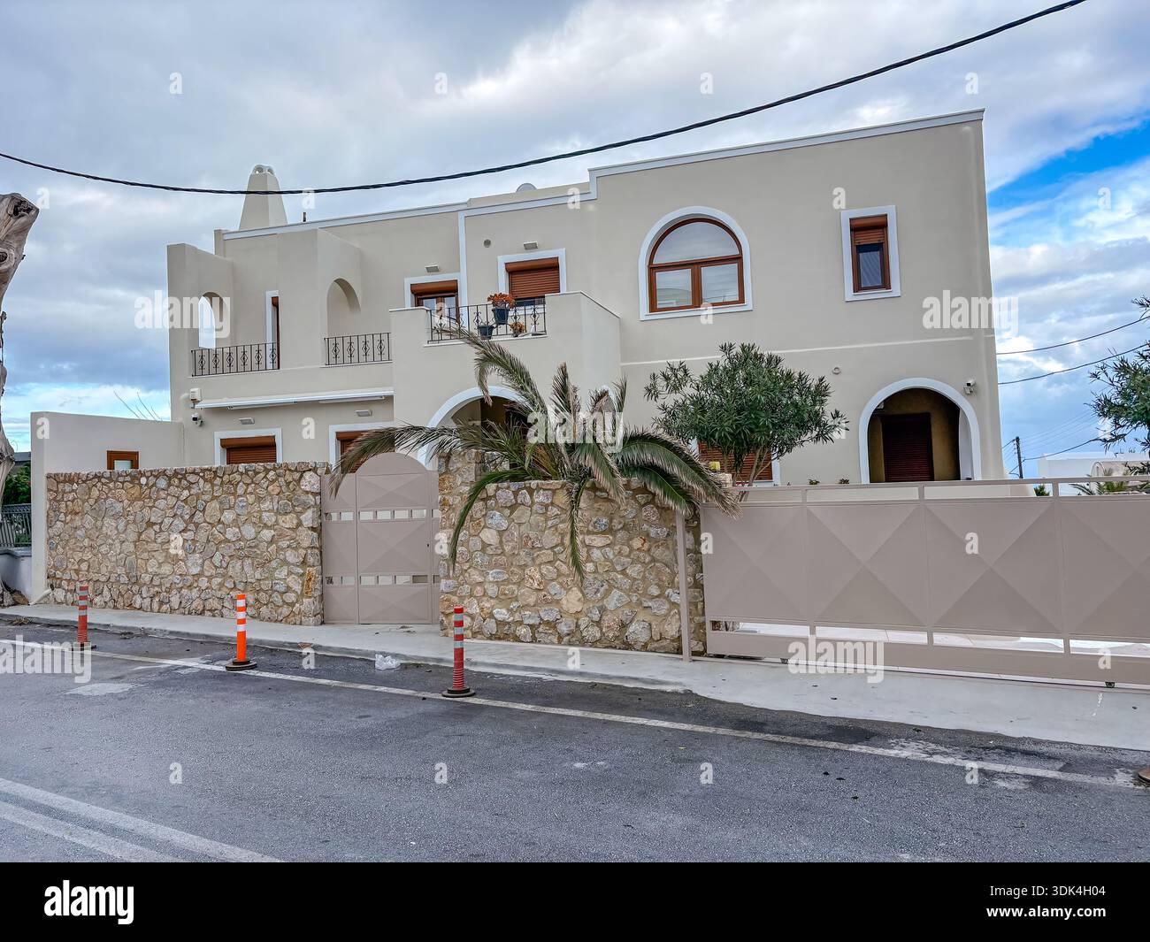 Modern cycladic style villa hi-res stock photography and images - Alamy