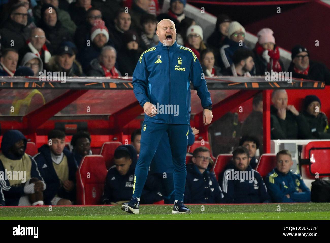 Sean Dyche, Nottingham Forest head coach shouts instructions during the ...