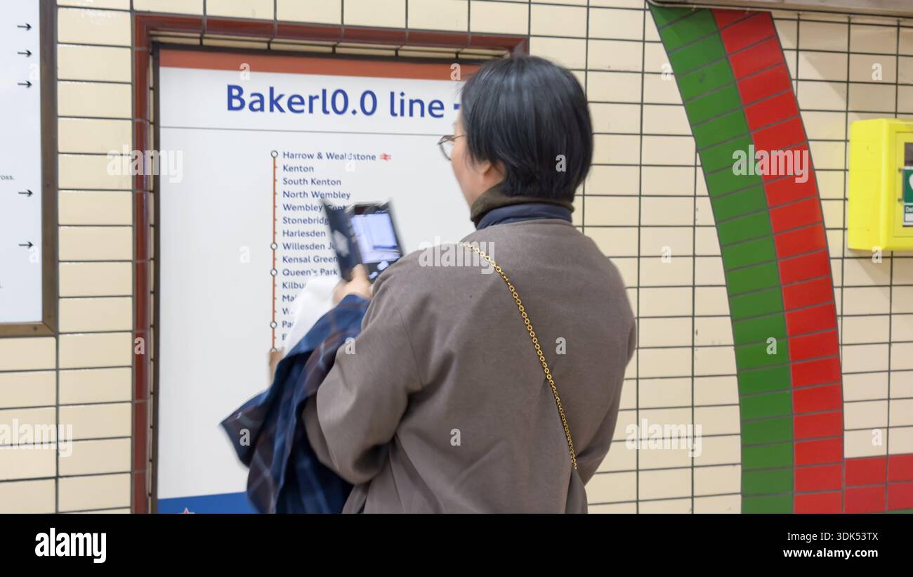 Bakerloo line underground station hi-res stock photography and images ...