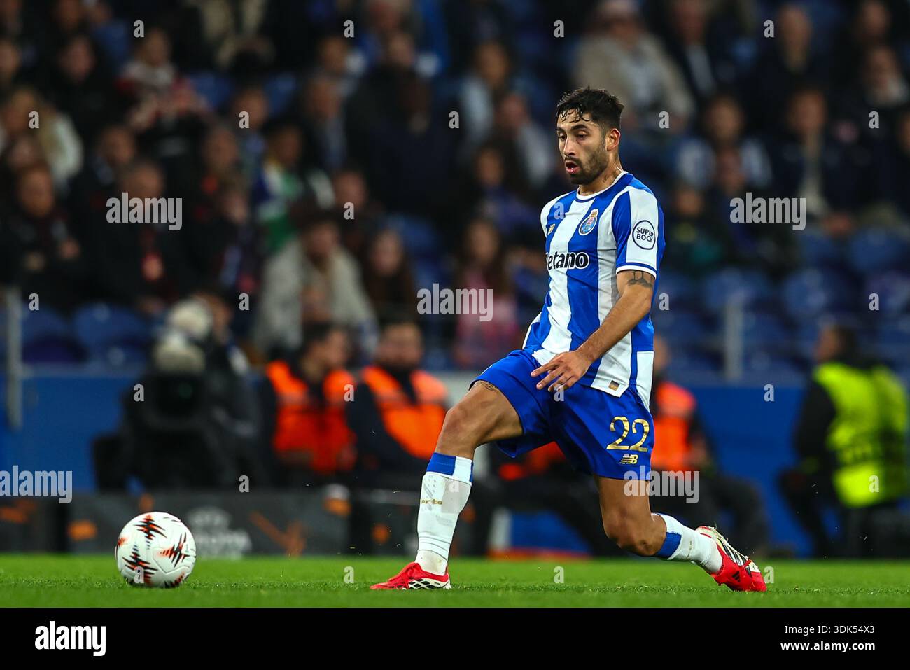 Dragon Stadium, Oporto, Portugal. 29 January, 2026. Pictured left to ...