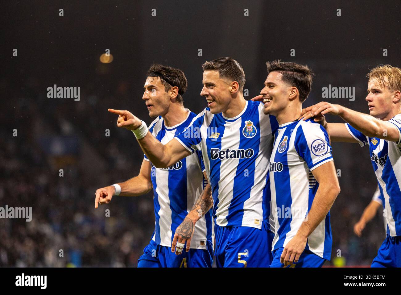 FC Porto's team celebrates a goal during the match between FC Porto and ...