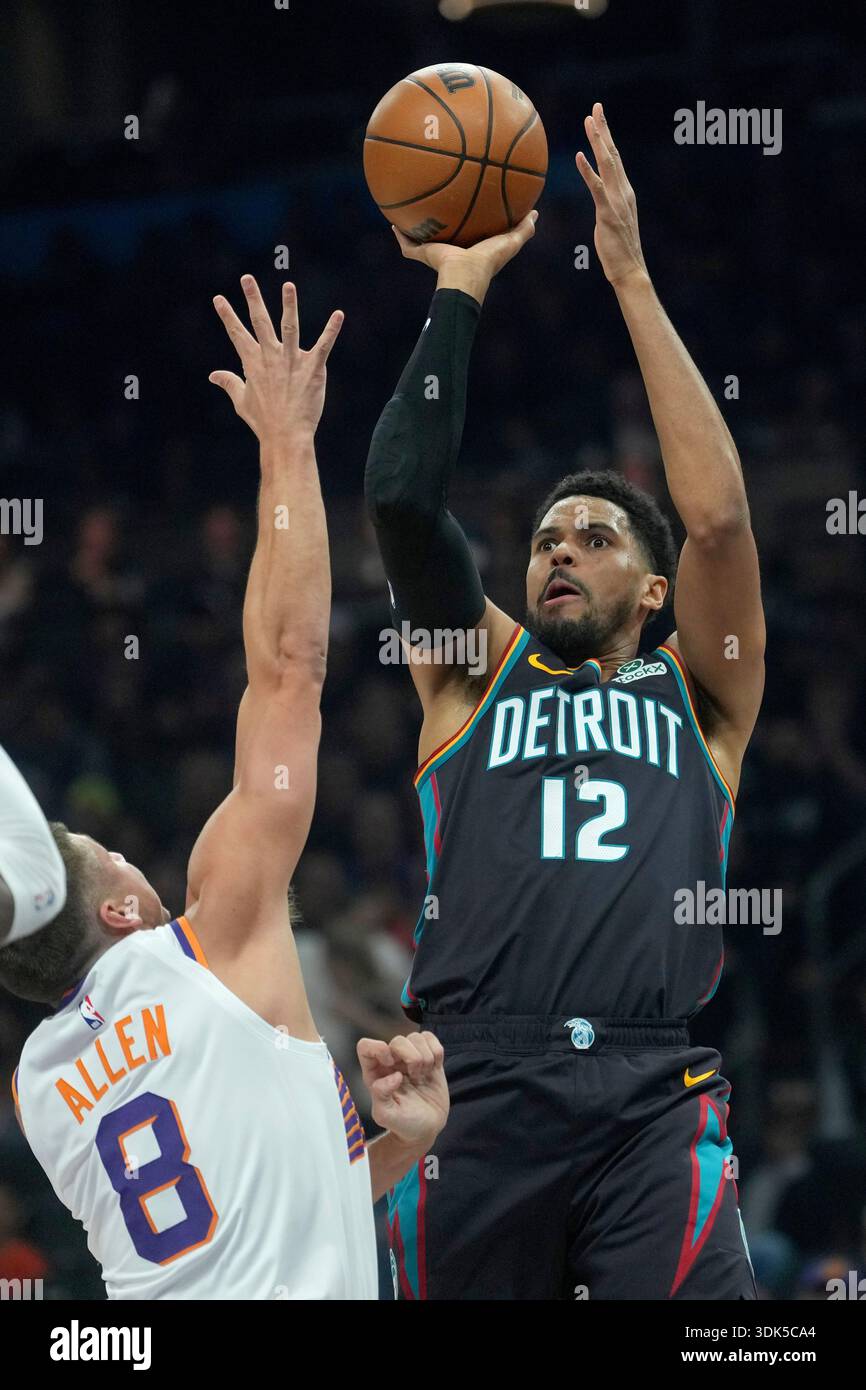 Detroit Pistons forward Tobias Harris (12) shoots over Phoenix Suns ...