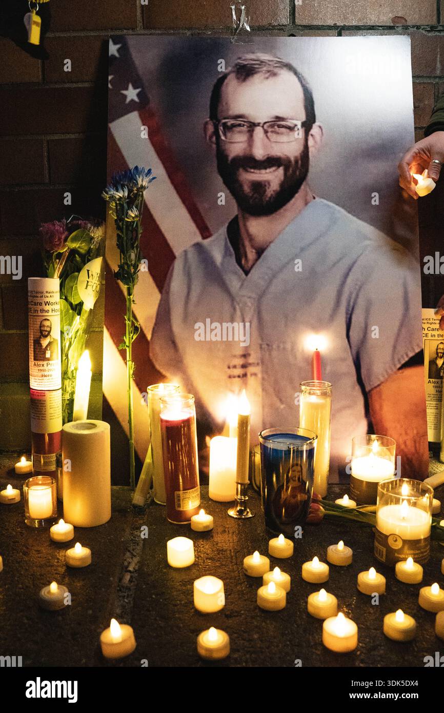 Vigil for alex pretti nyc hi-res stock photography and images - Alamy