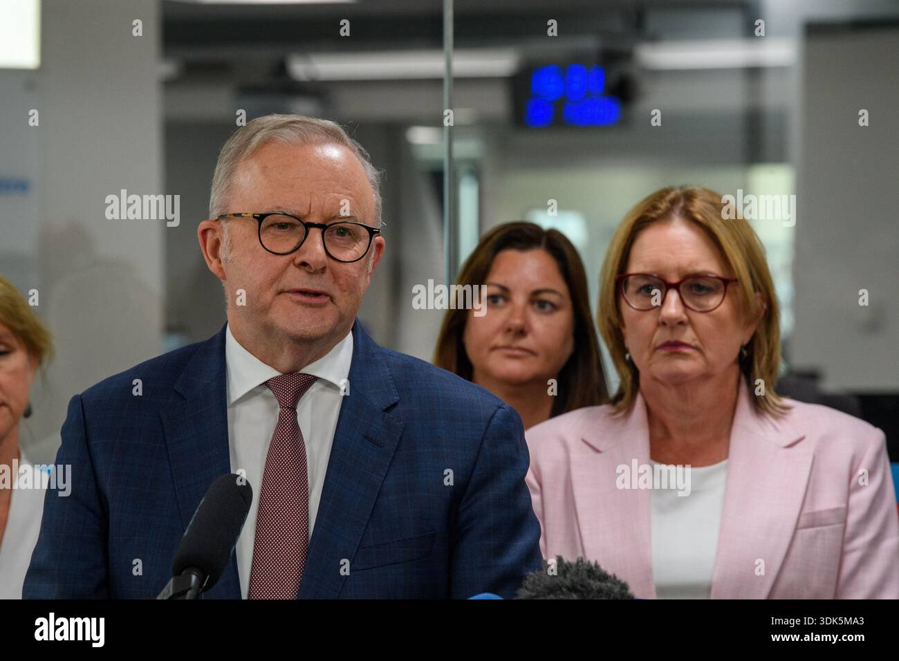 Prime Minister Anthony Albanese, Victorian Premier Jacinta Allan ...