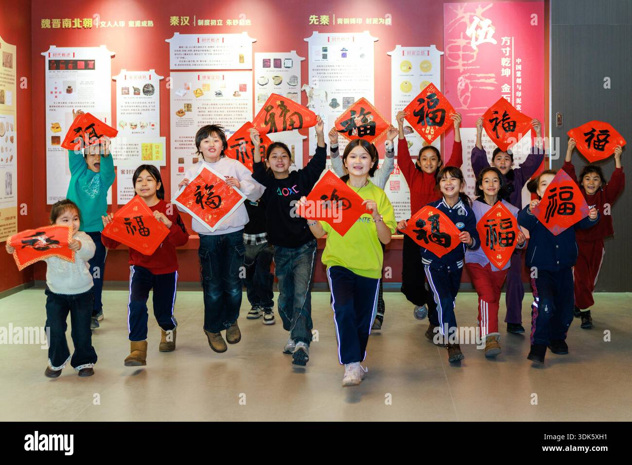 Children and teachers write Spring Festival couplets at a primary ...