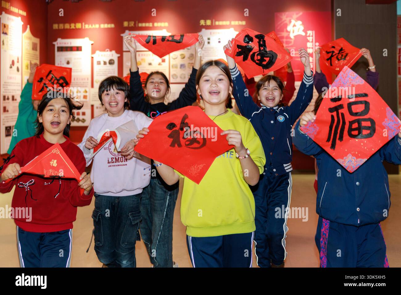 Children and teachers write Spring Festival couplets at a primary ...