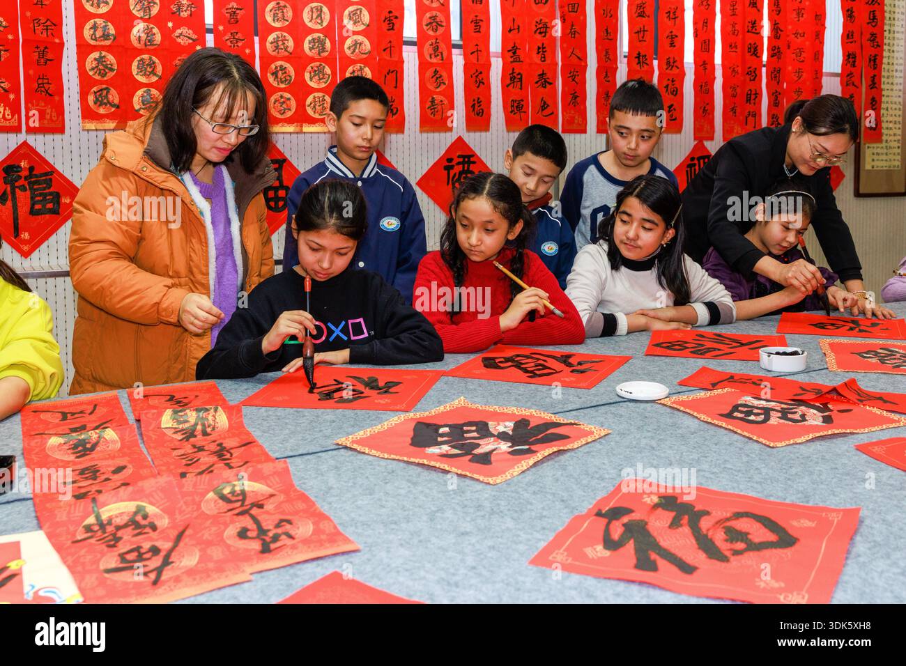 Children and teachers write Spring Festival couplets at a primary ...