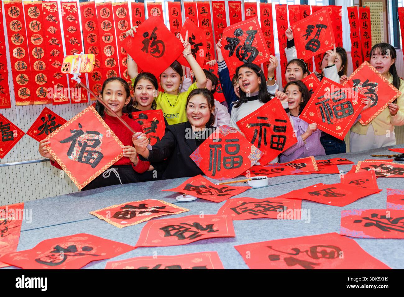 Children and teachers write Spring Festival couplets at a primary ...
