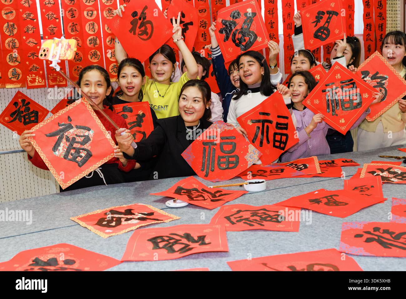 Children and teachers write Spring Festival couplets at a primary ...