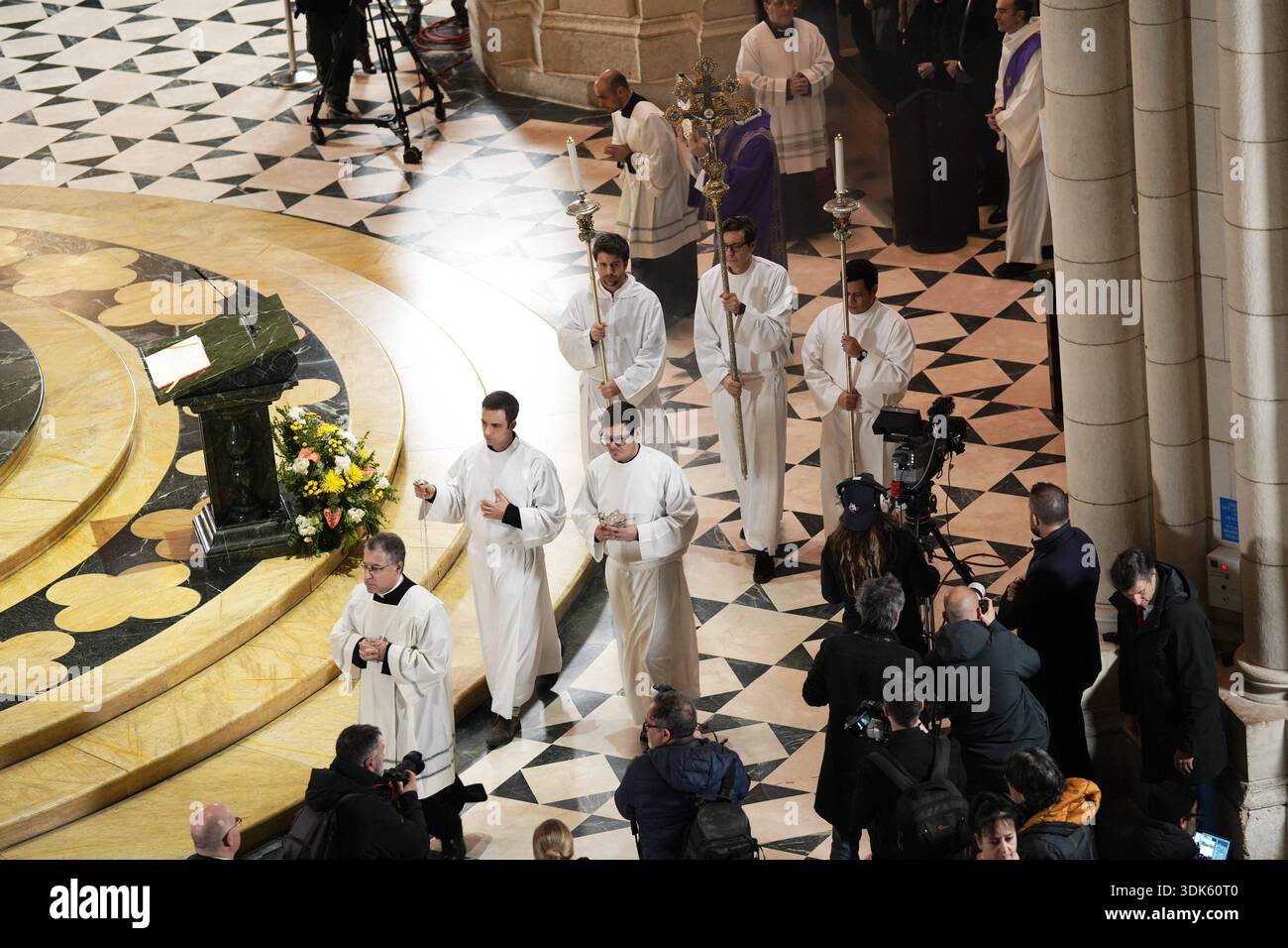 Isabel Diaz Ayuso and Jose Luis Martinez-Almeida attending funeral mass ...