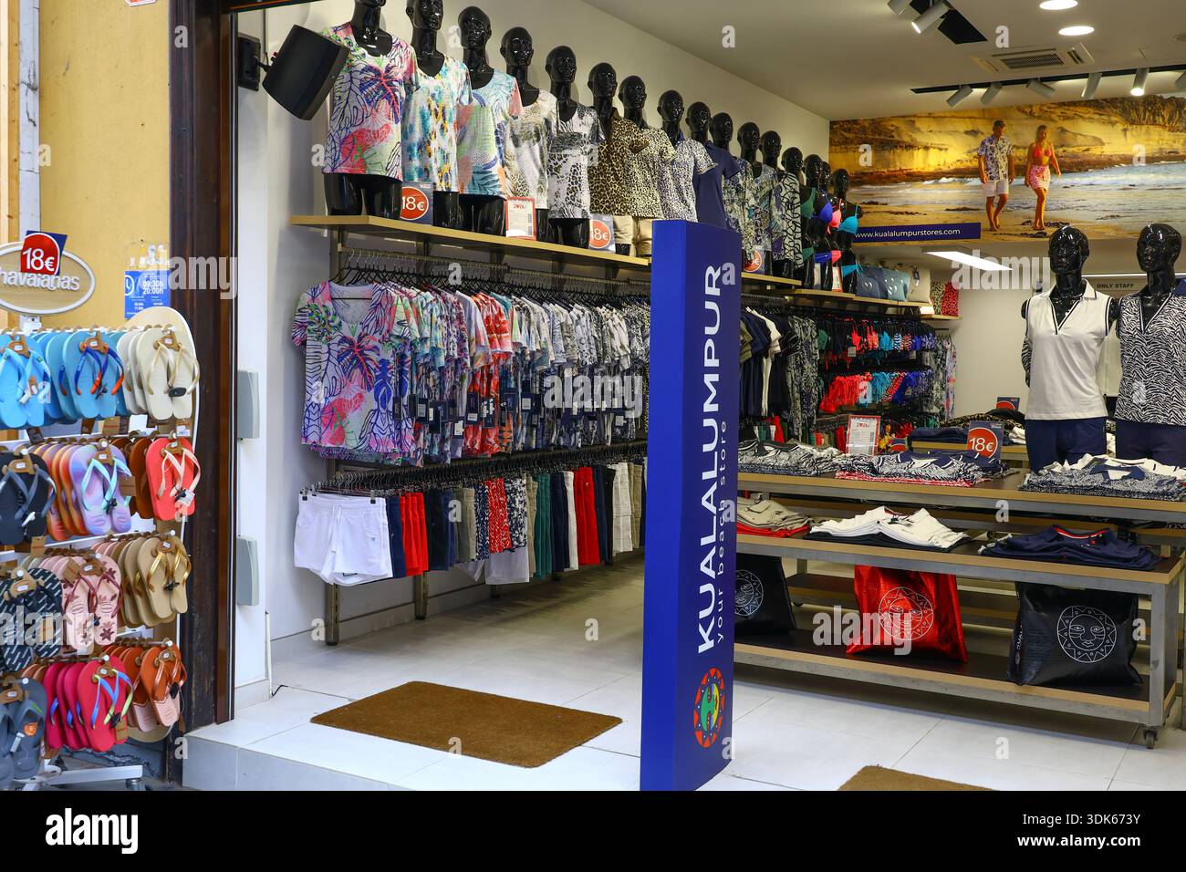 Clothing racks form hi-res stock photography and images - Alamy