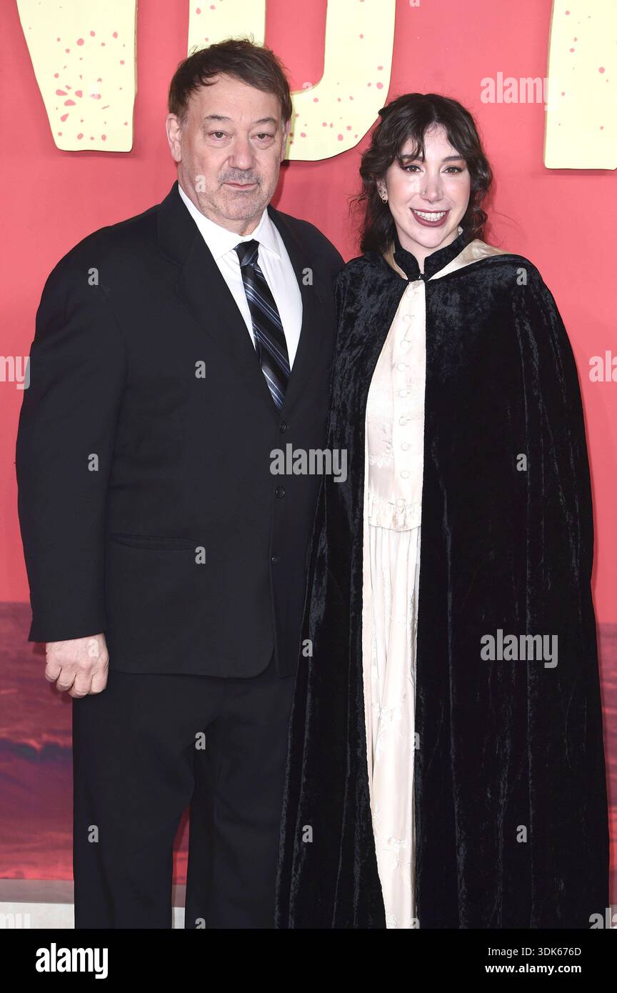 Sam Raimi mit Tochter Emma Raimi bei der Premiere des Kinofilms Send ...