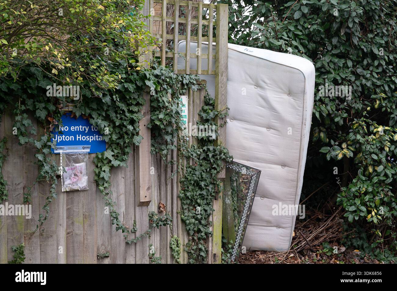 Slough, Berkshire, UK. 29th January, 2026. A discarded mattress and ...