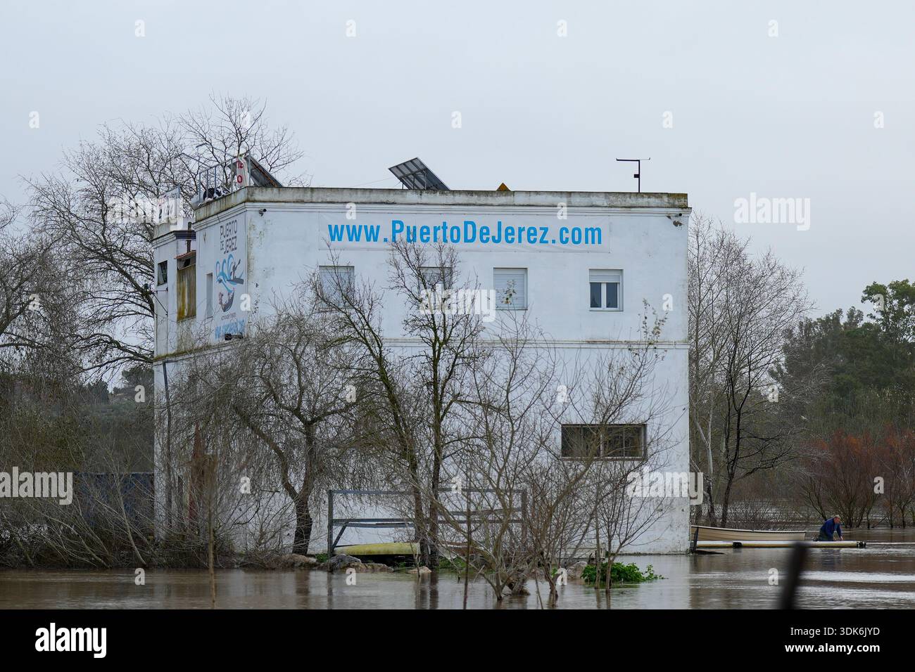 Images of the Guadalete river as it passes through the Corta district ...