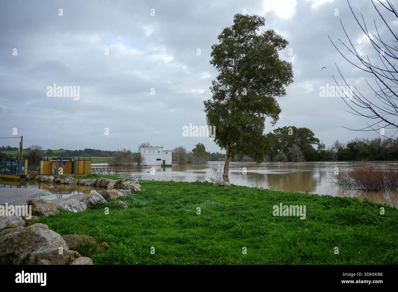 Images of the Guadalete river as it passes through the Corta district ...