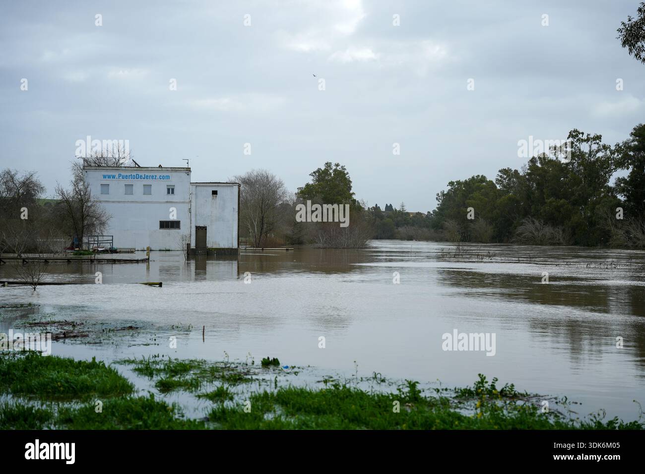 Images of the Guadalete river as it passes through the Corta district ...
