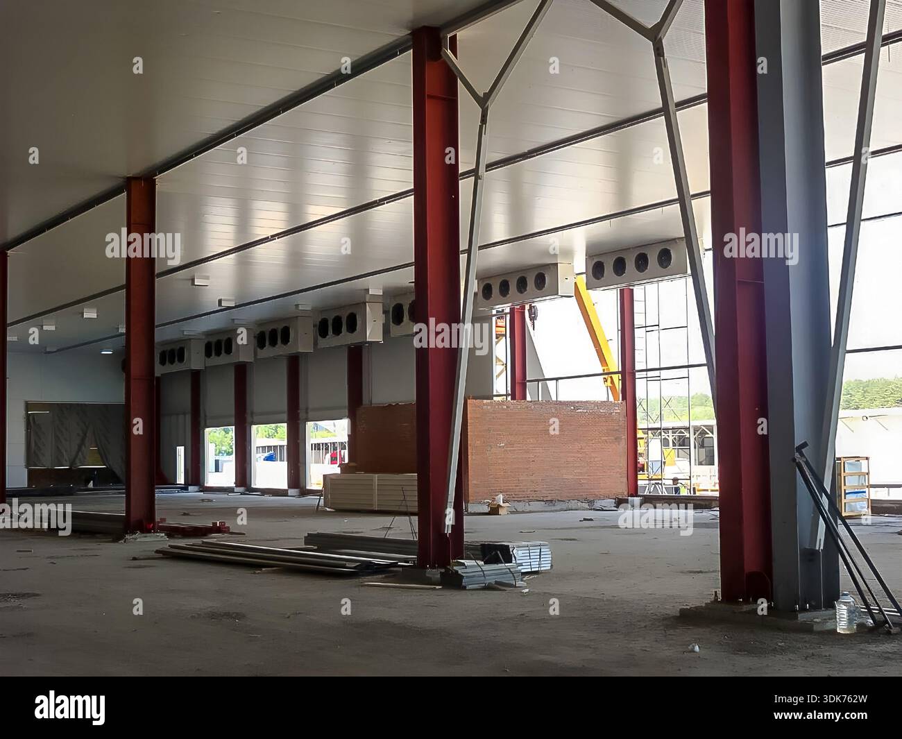 Exposed metal ceiling hi-res stock photography and images - Alamy