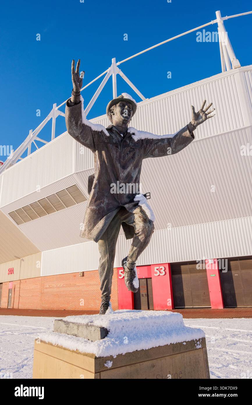 Sunderland UK: 3rd Jan 2026: Snow covers the Bob Stokoe statue at ...