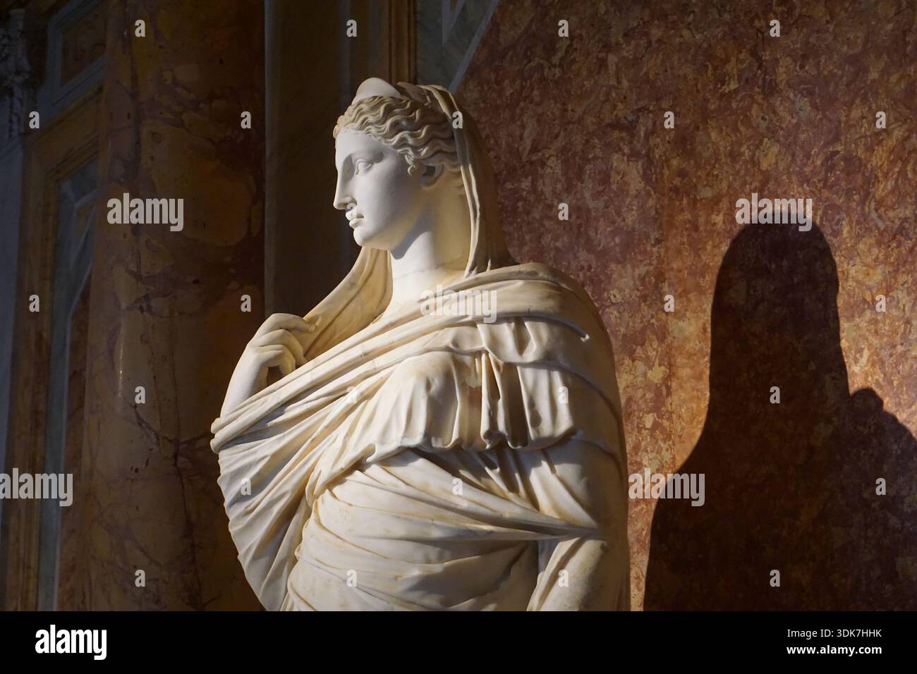 Fertility goddess hi-res stock photography and images - Alamy